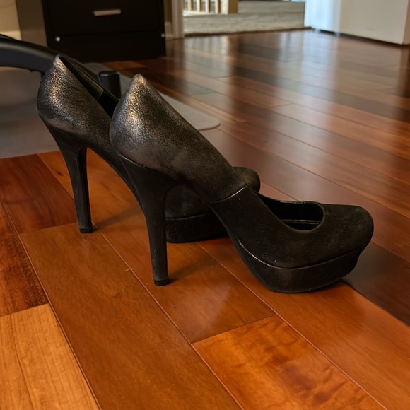 Jennifer Lopez | Shoes | Used Jennifer Lopez Black Pumps | Poshmark
